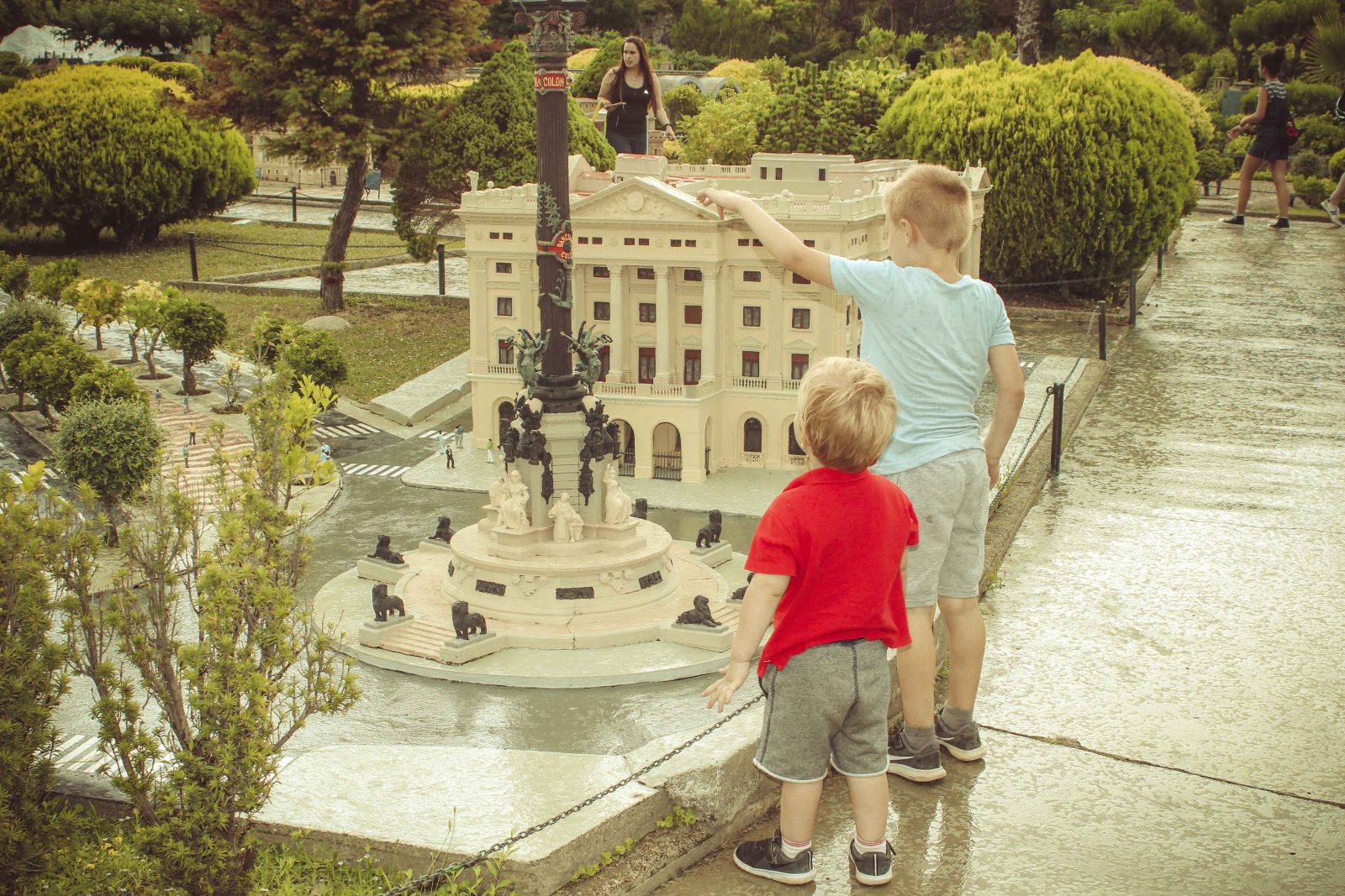 Discovering Catalunya En Miniatura with kids. Perfect getaway with kids ...