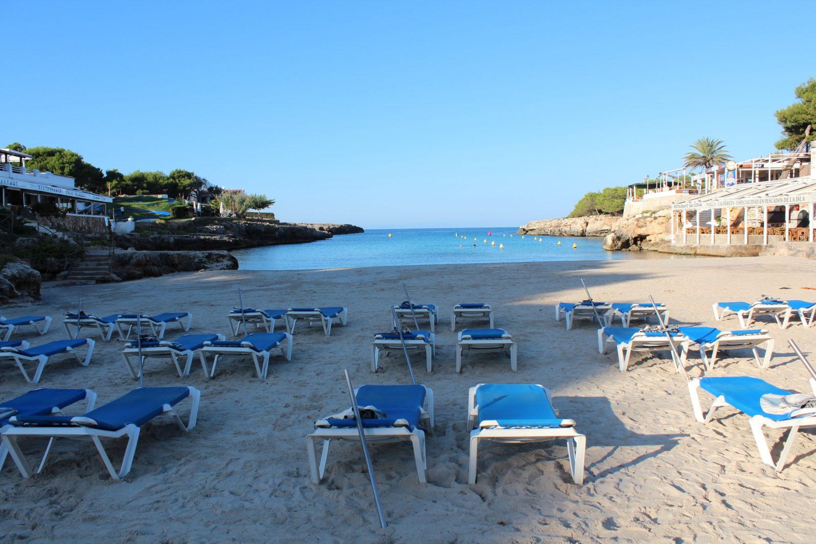Top 5 beaches for kids in Menorca. - TravelFamilyBlog