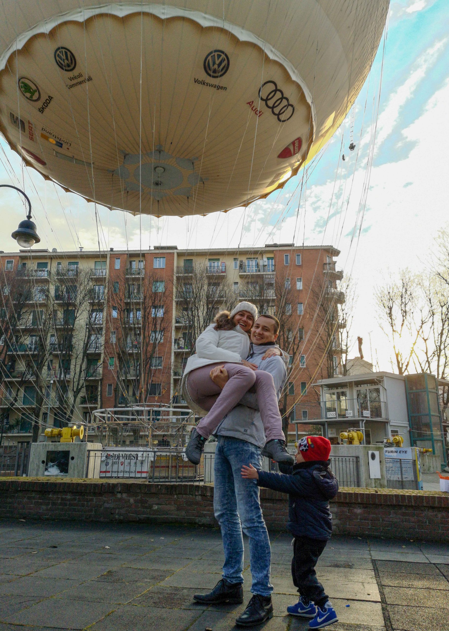 Hot air balloon experience in Turin. Turin Eye with kids ...