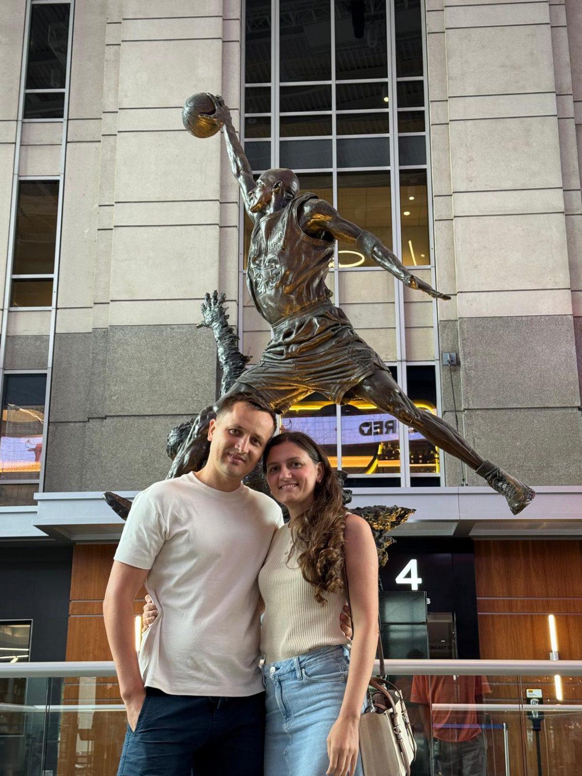 Visiting the Michael Jordan Statue and the Bulls Shop in Chicago 🏀 ...